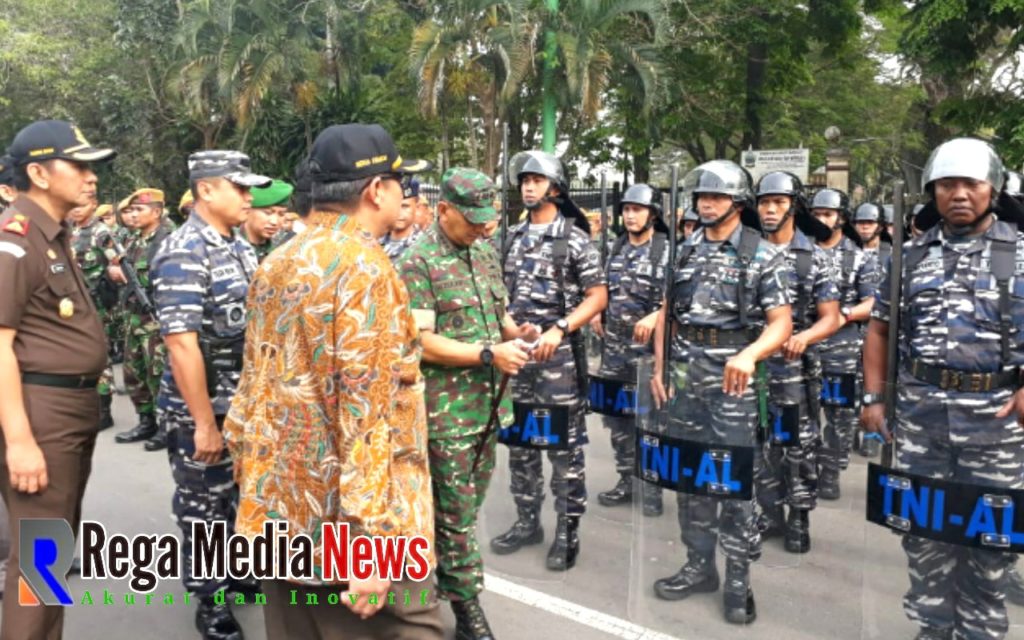 Polres Bangkalan Gelar Apel Pergeseran Pasukan Dalam Pengamanan Tps